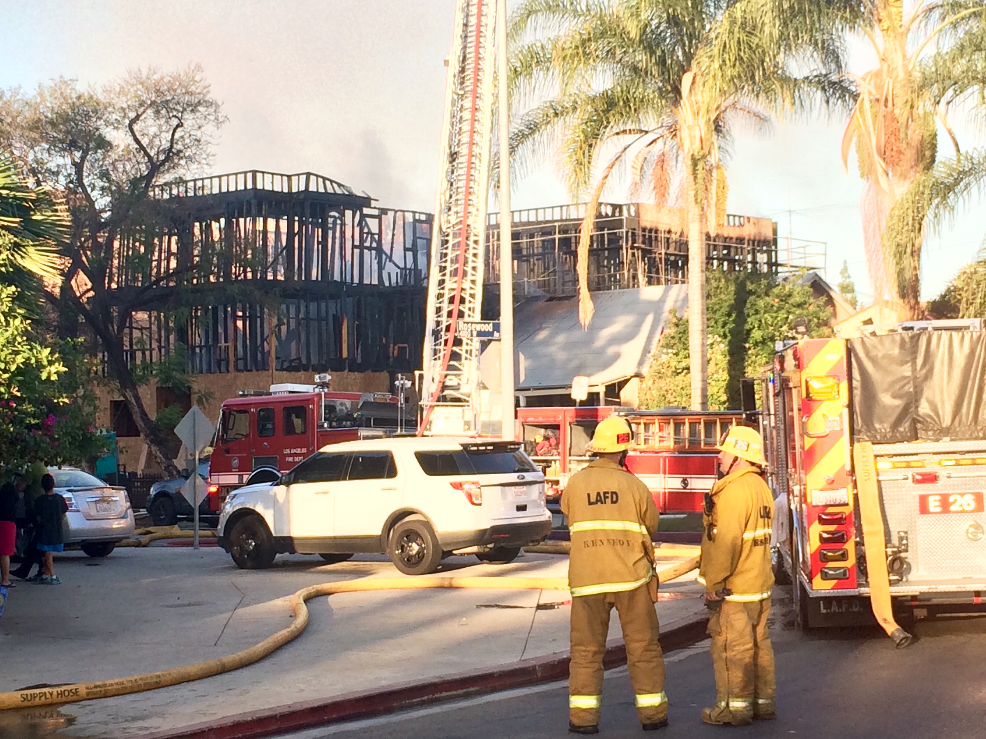 TWO APARTMENT BUILDINGS ON FIRE IN EAST HOLLYWOOD QUICKLY EXTINGUISHED ...